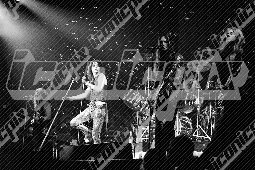 Photo of Alice Cooper 1972. | IconicPix Music Archive